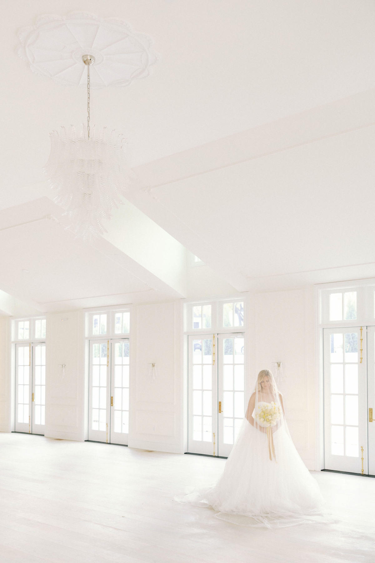 Bold Romance at The Sloane: A Golden-Hued Editorial - Magnolia Rouge