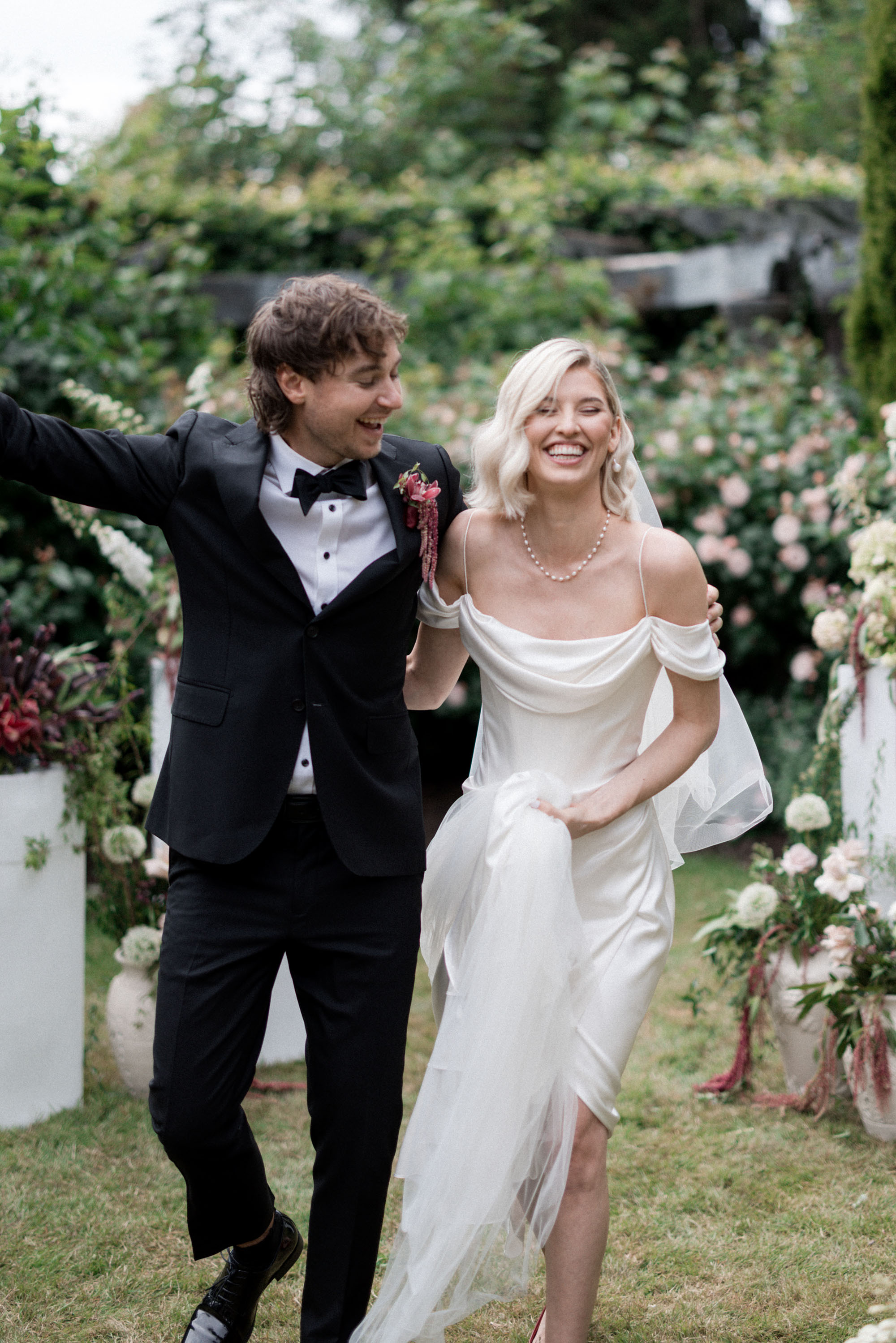 22 stunning white wedding bouquets for your 2025 wedding - Magnolia Rouge