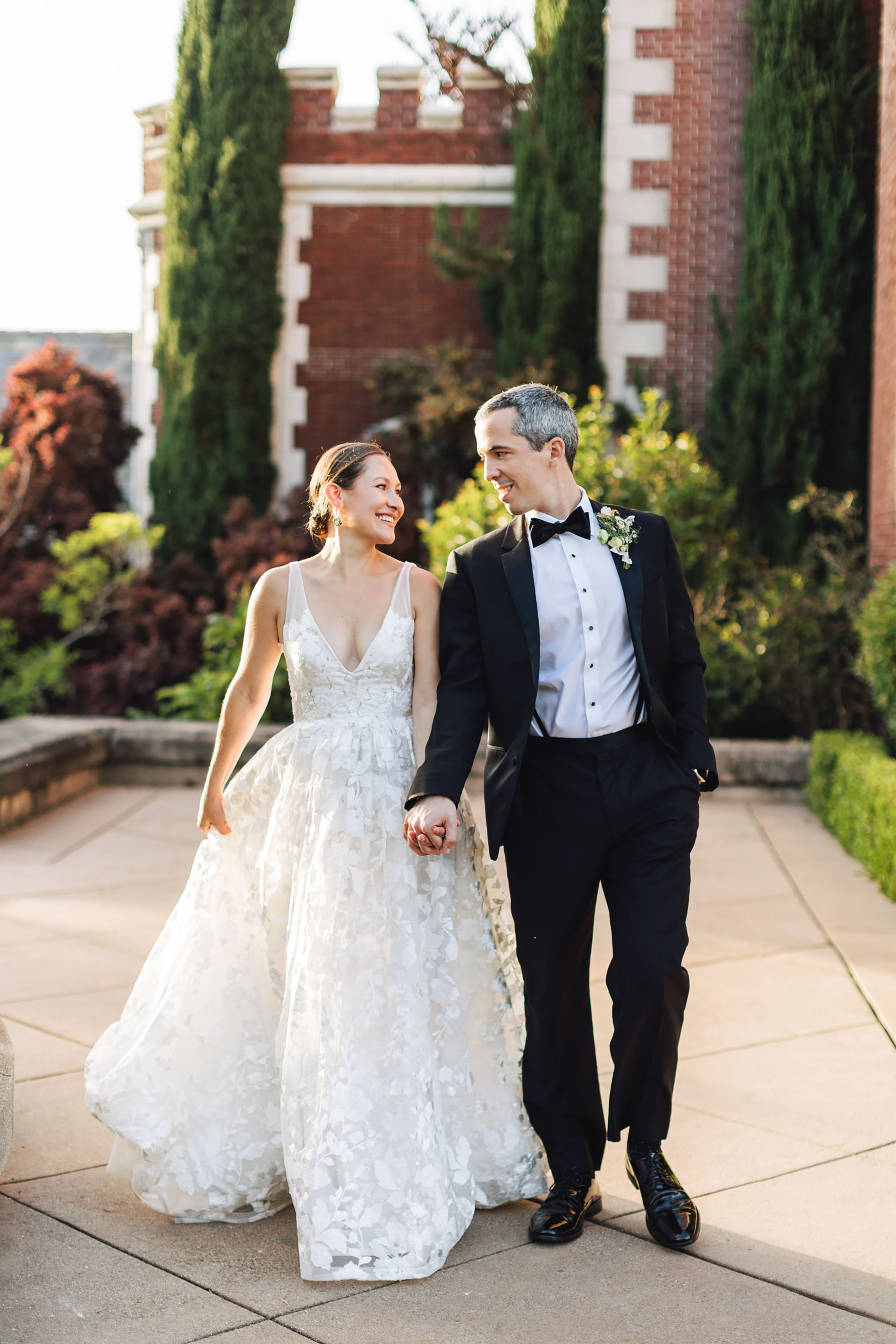 22 stunning white wedding bouquets for your 2025 wedding - Magnolia Rouge