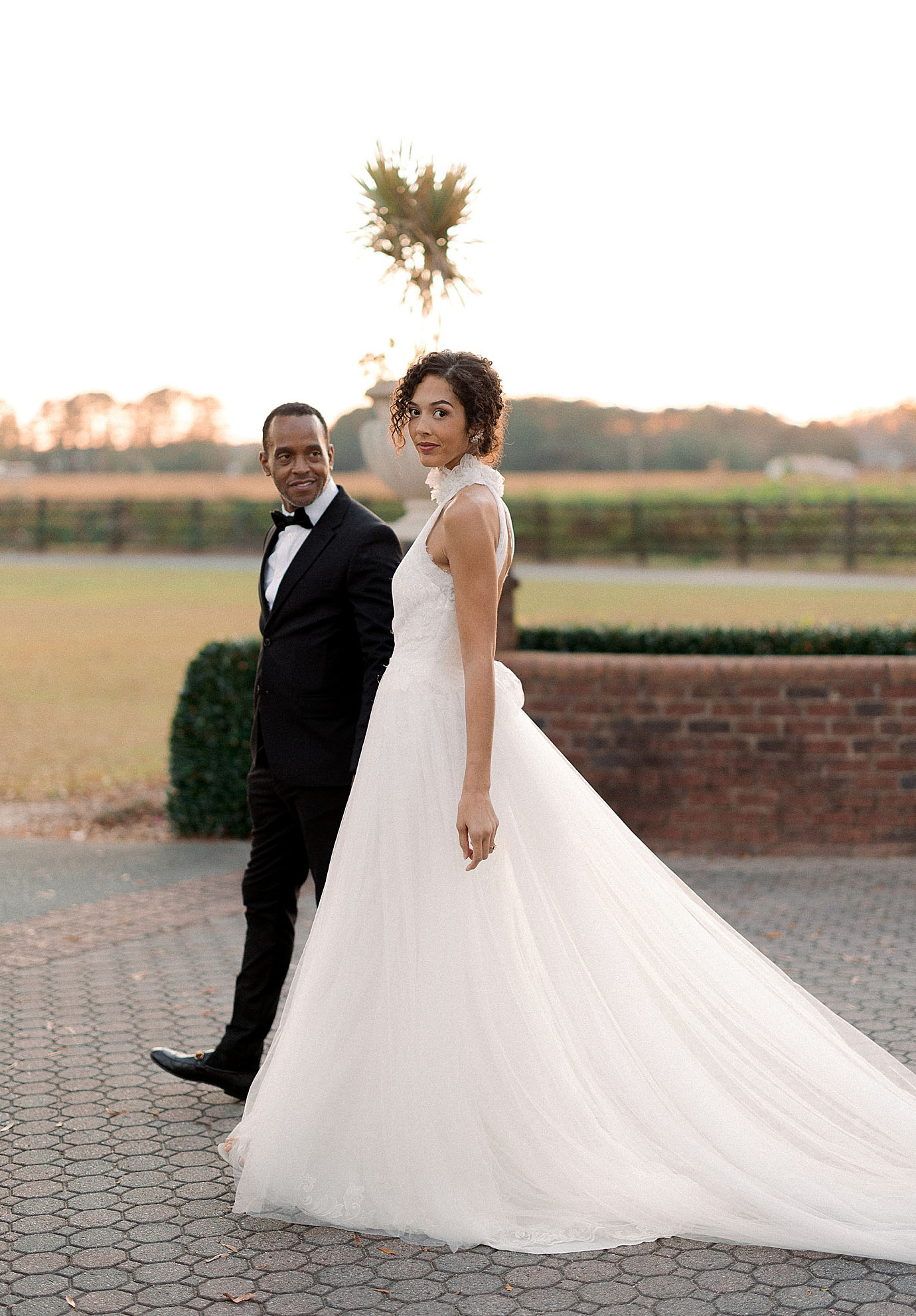 22 stunning white wedding bouquets for your 2025 wedding - Magnolia Rouge